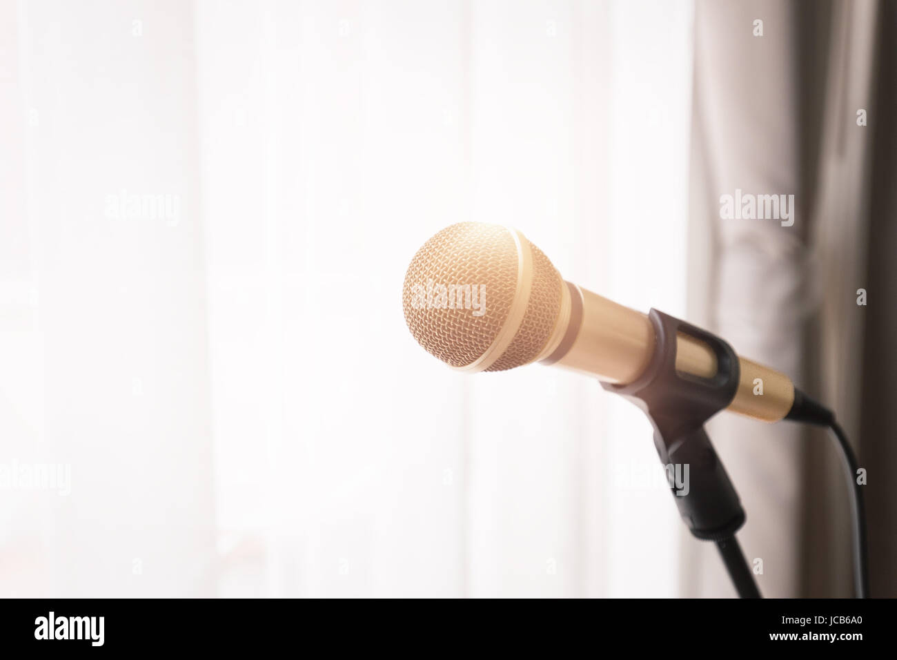 Gold microphone hi-res stock photography and images - Alamy