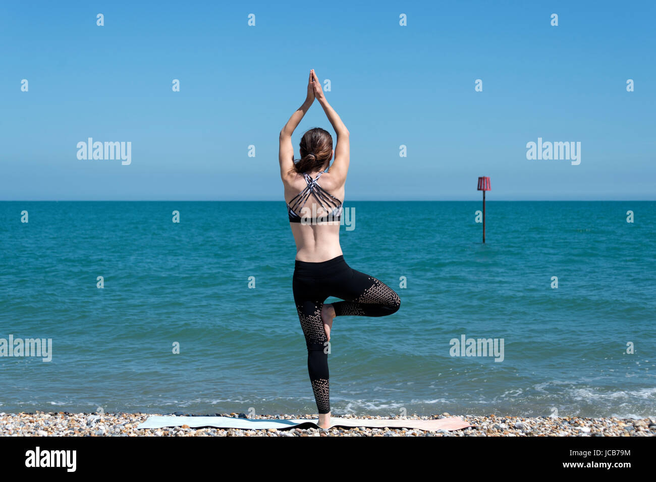 Tree pose hi-res stock photography and images - Alamy