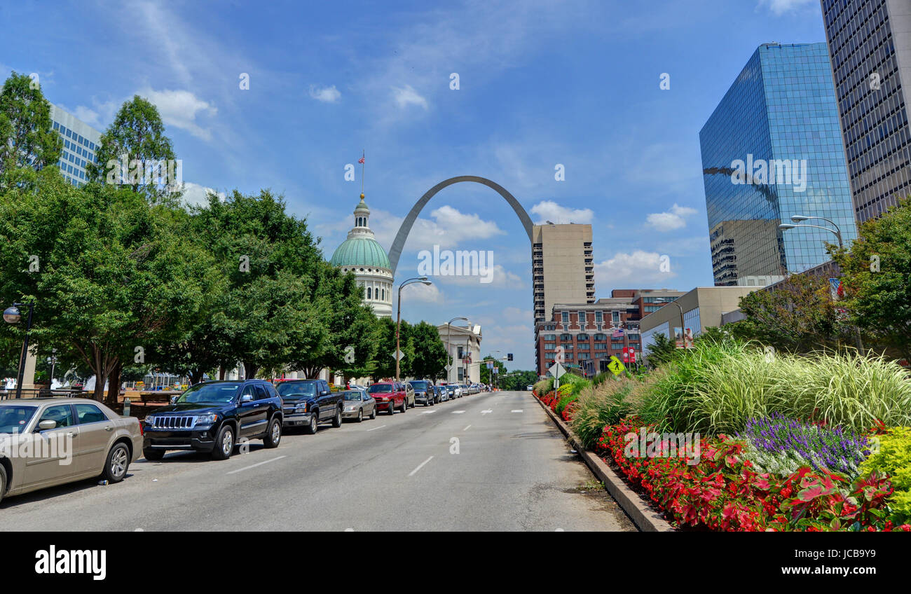 Downtown St. Louis, Missouri with the Gateway Arch Stock Photo - Alamy