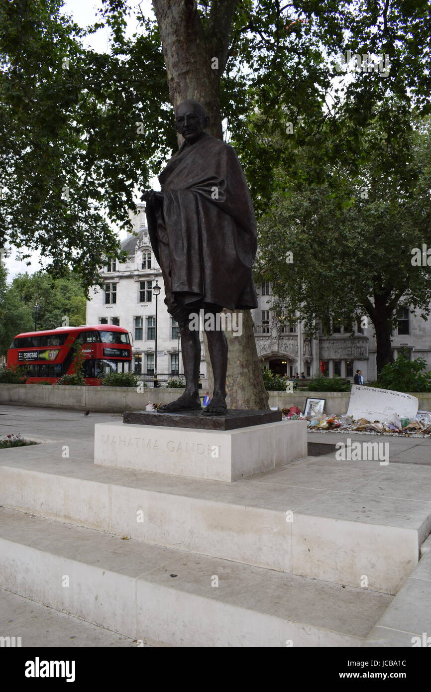 Jewel House and Westminster 2016 Stock Photo - Alamy