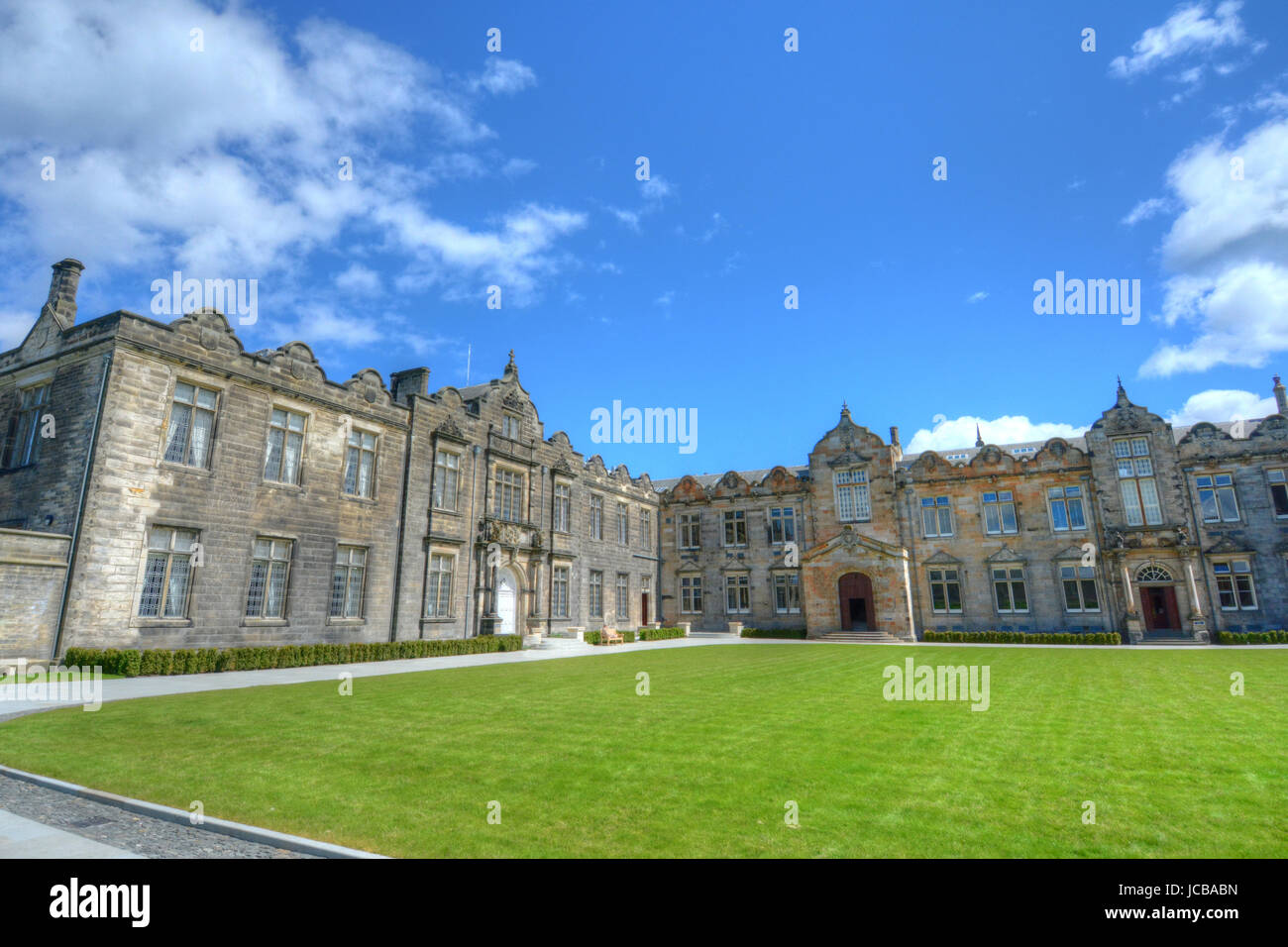 St andrews university quad hi-res stock photography and images - Alamy
