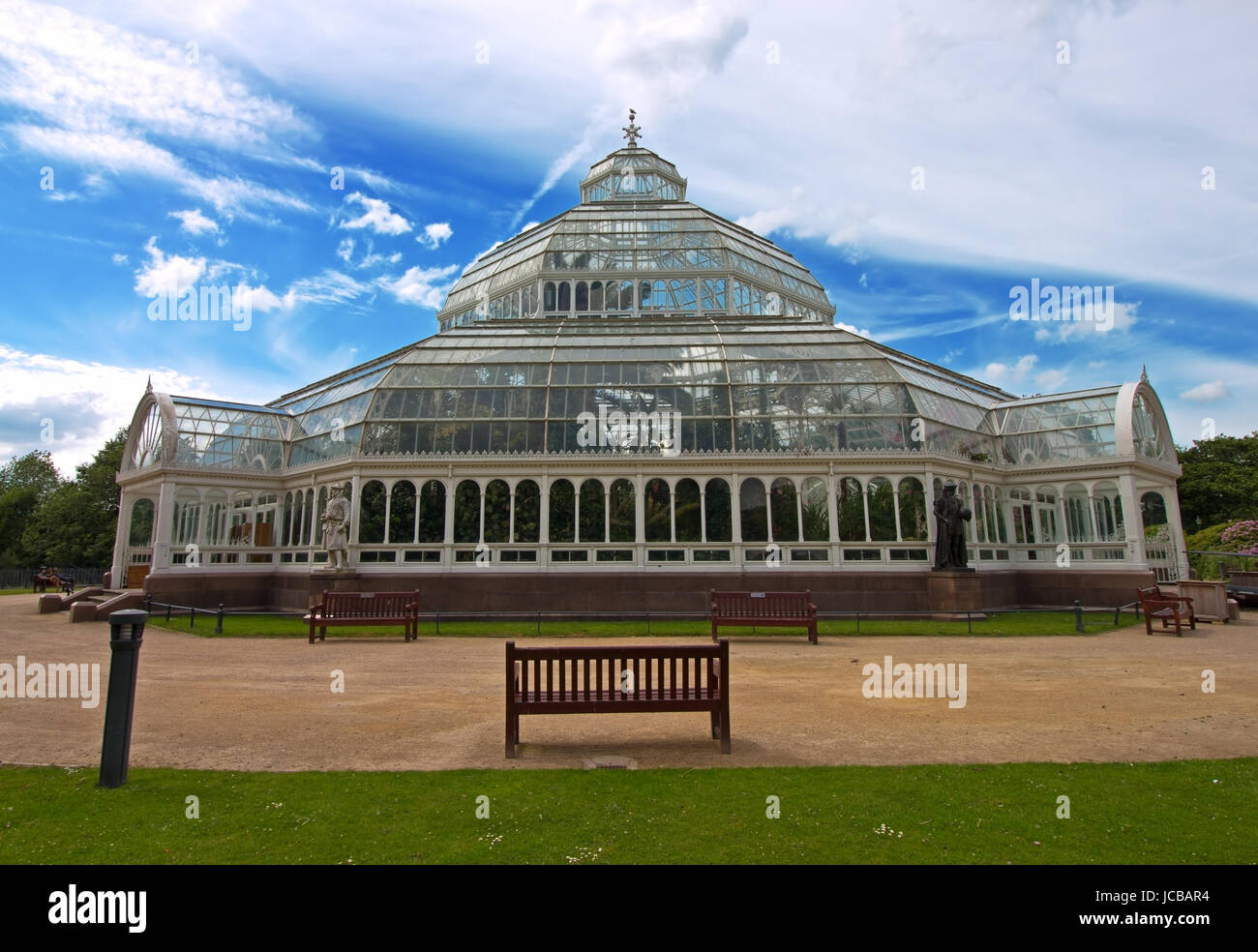 Grade 2 listed structure hi-res stock photography and images - Alamy
