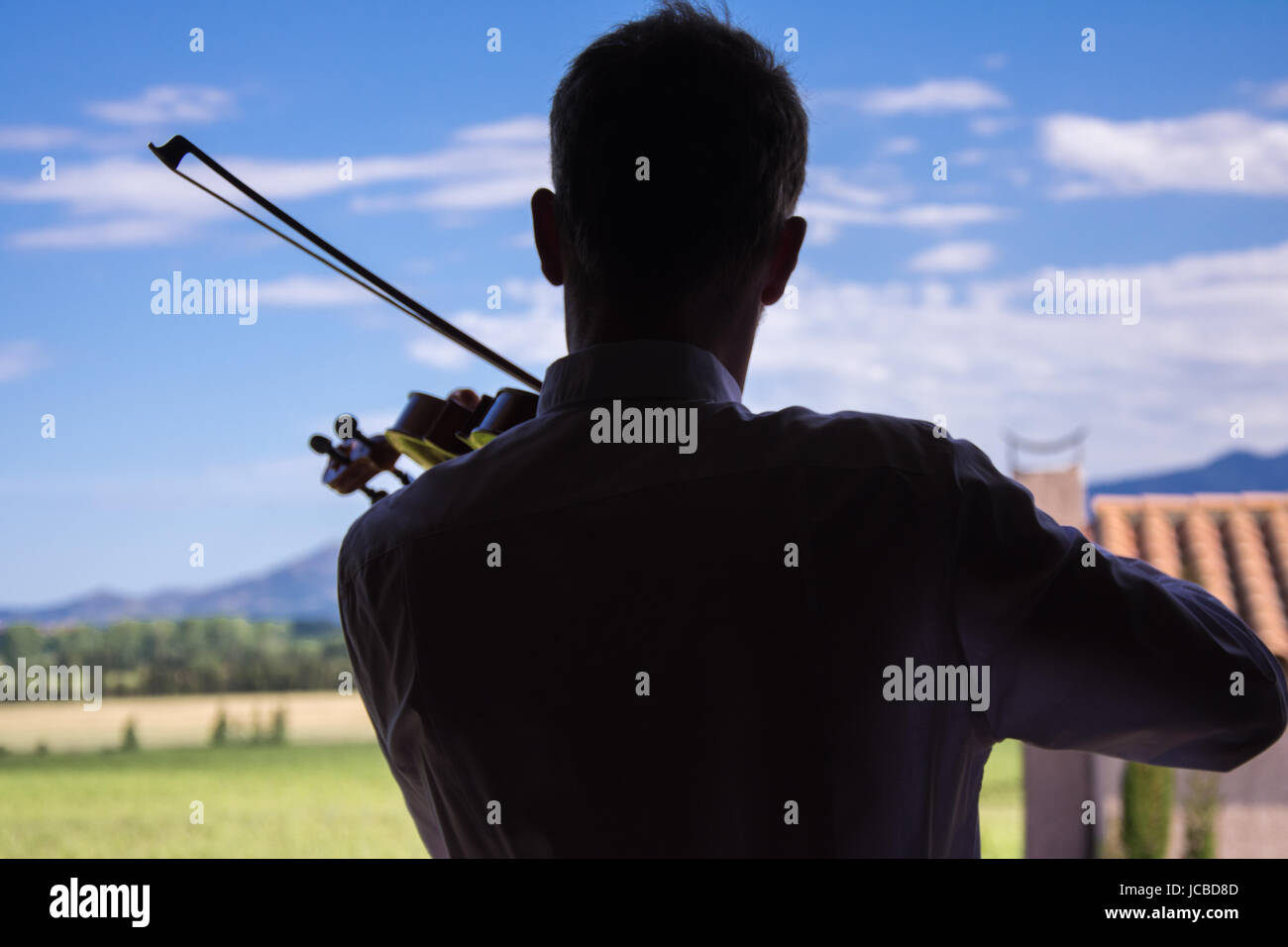 Man violin silhouette hi-res stock photography and images - Alamy