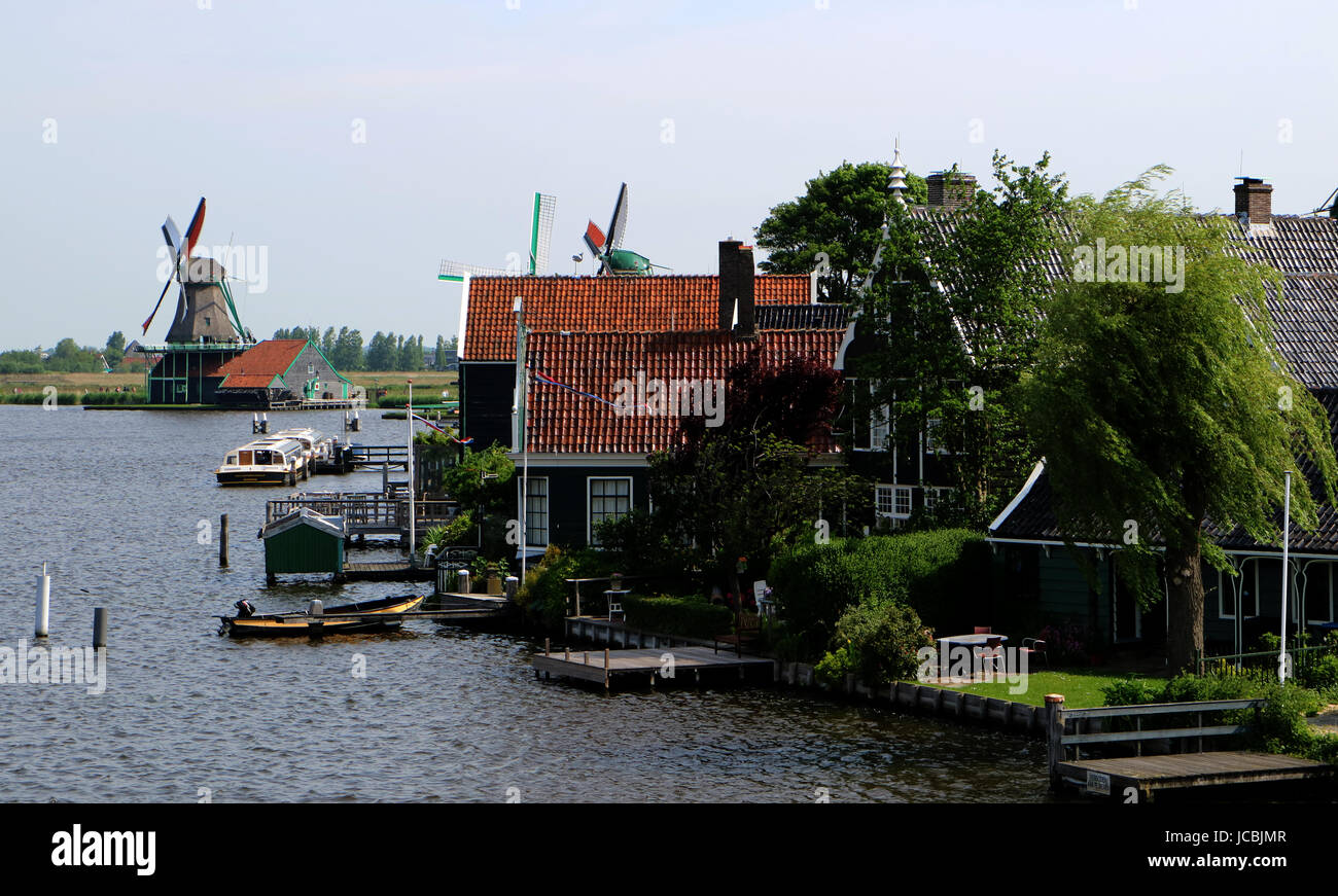 Dutch windmill houses hi-res stock photography and images - Alamy