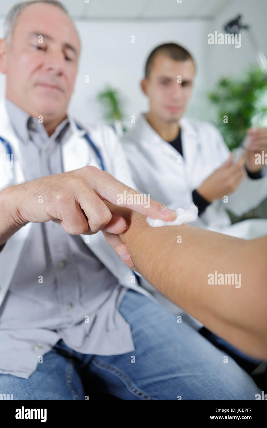 Applying pressure hi-res stock photography and images - Alamy