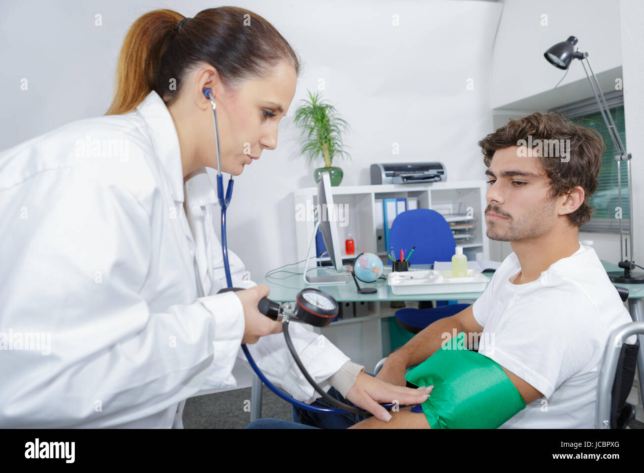 doctor checking blood pressure of patient Stock Photo - Alamy