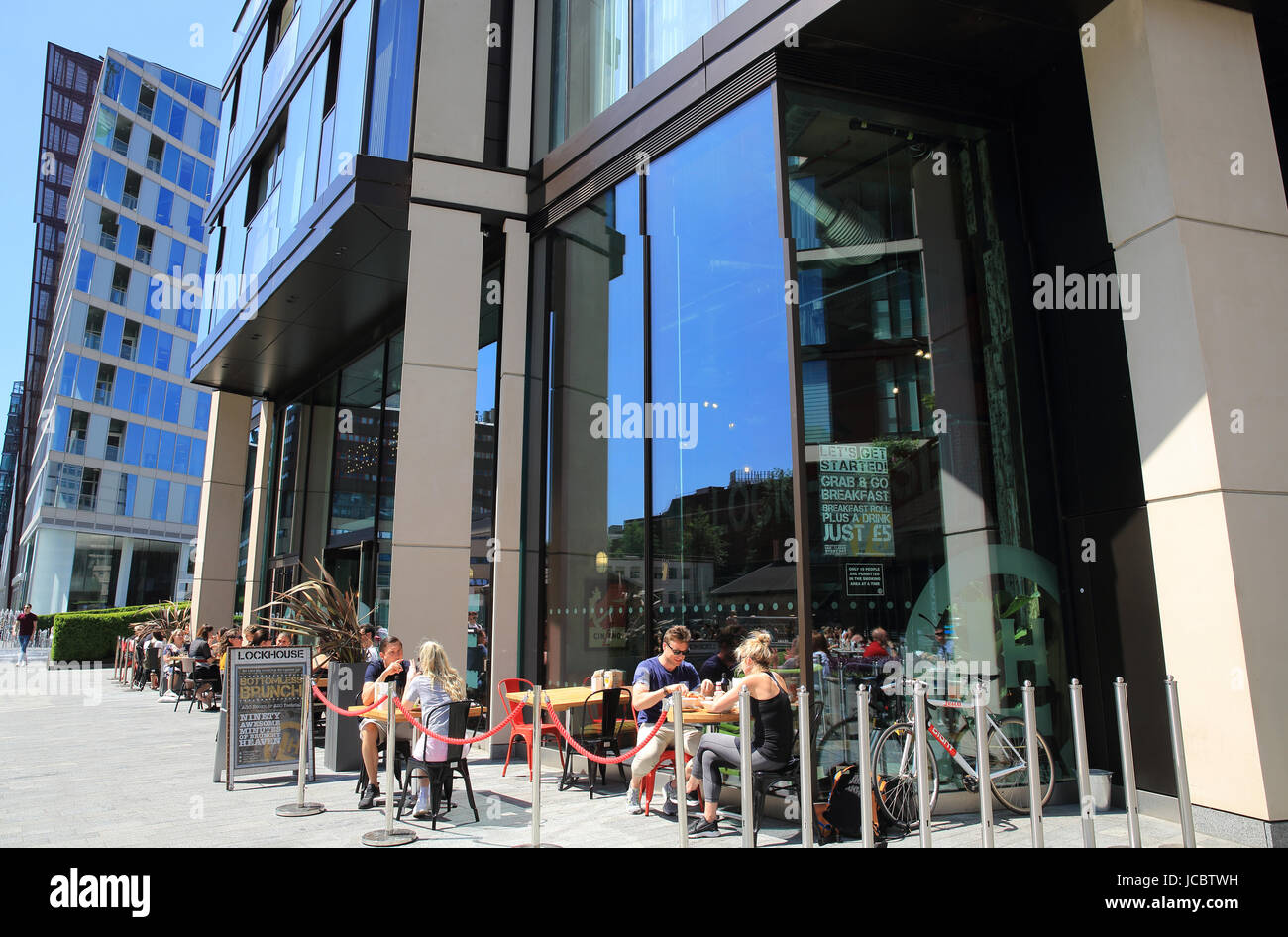 In merchant square at the paddington basin hi-res stock photography and ...