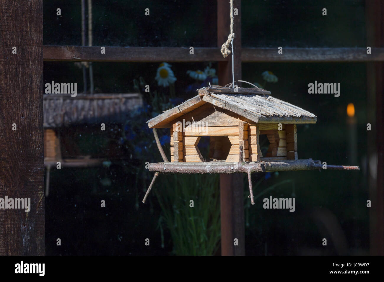 Handcrafted log cabin birdhouse feeder. Close up Stock Photo - Alamy