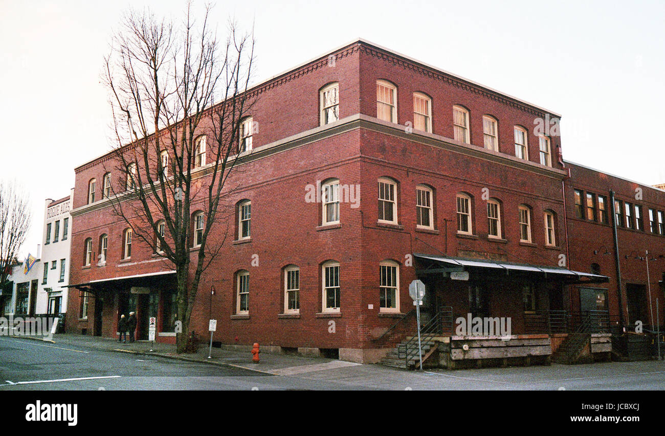 Portland oregon street scene hi-res stock photography and images - Alamy