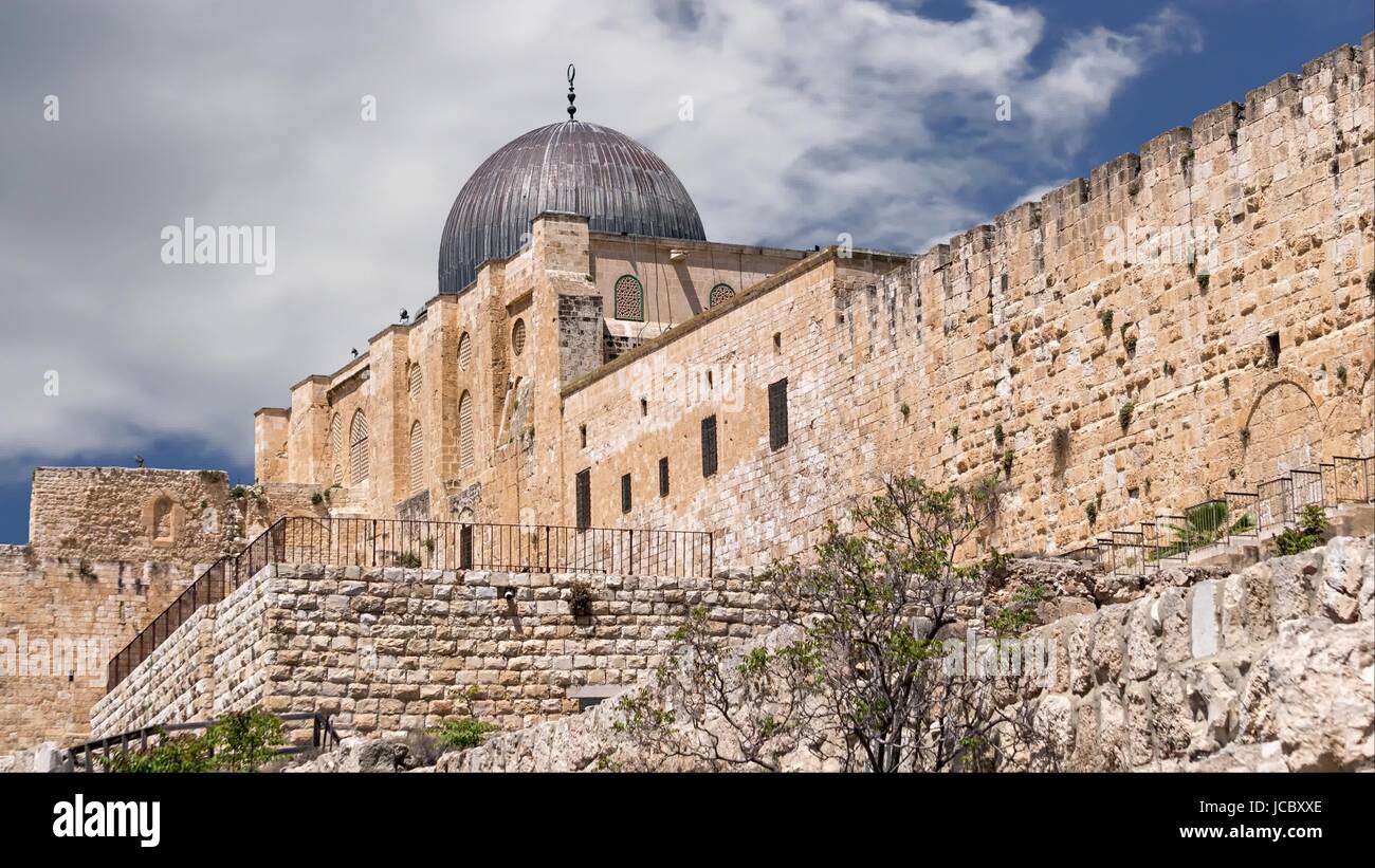 Fortification medieval walls of Jerusalem Stock Photo - Alamy