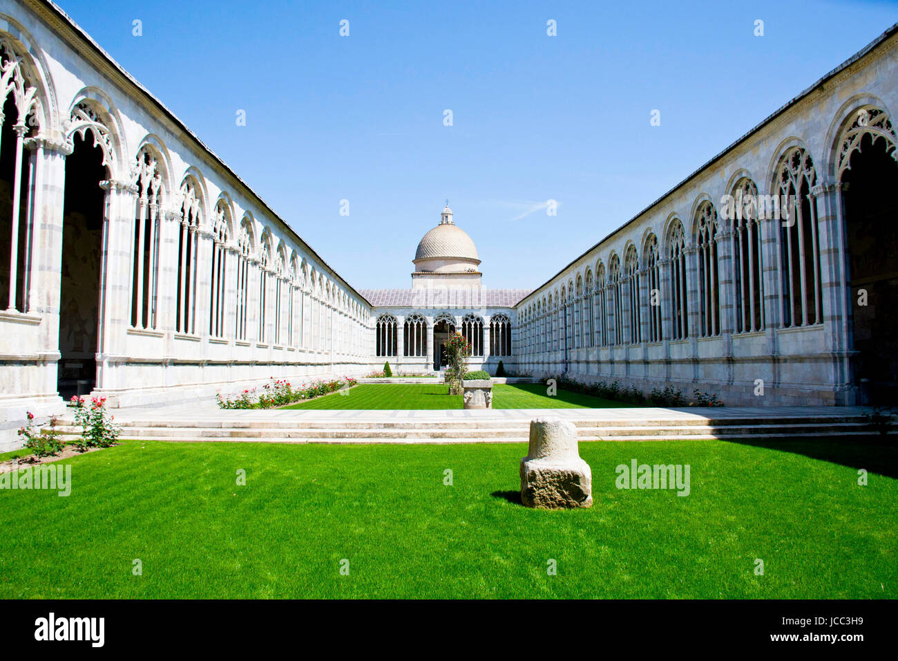 Monument monumental columns hi-res stock photography and images - Alamy
