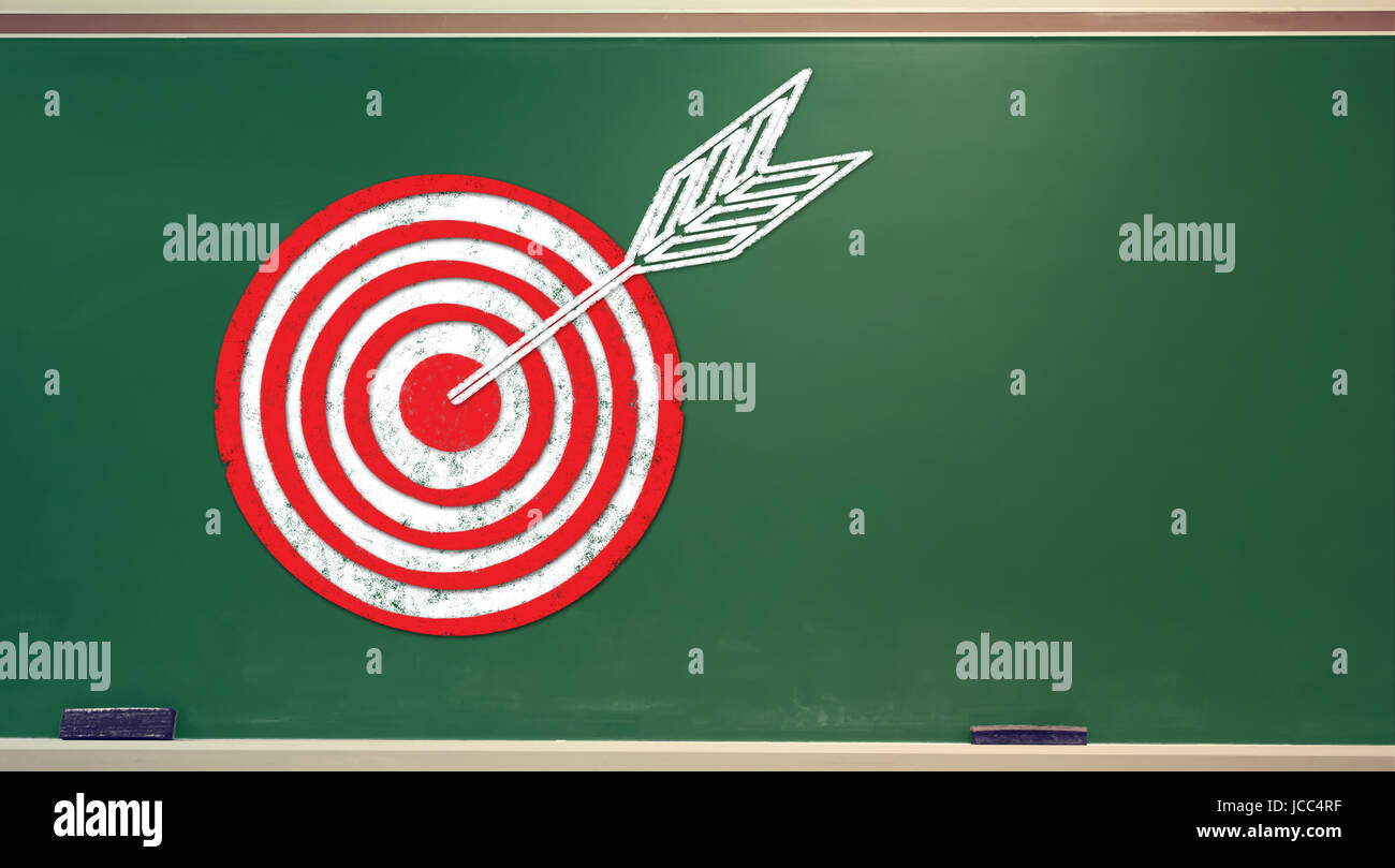 Target with arrow picture on a green chalkboard Stock Photo - Alamy