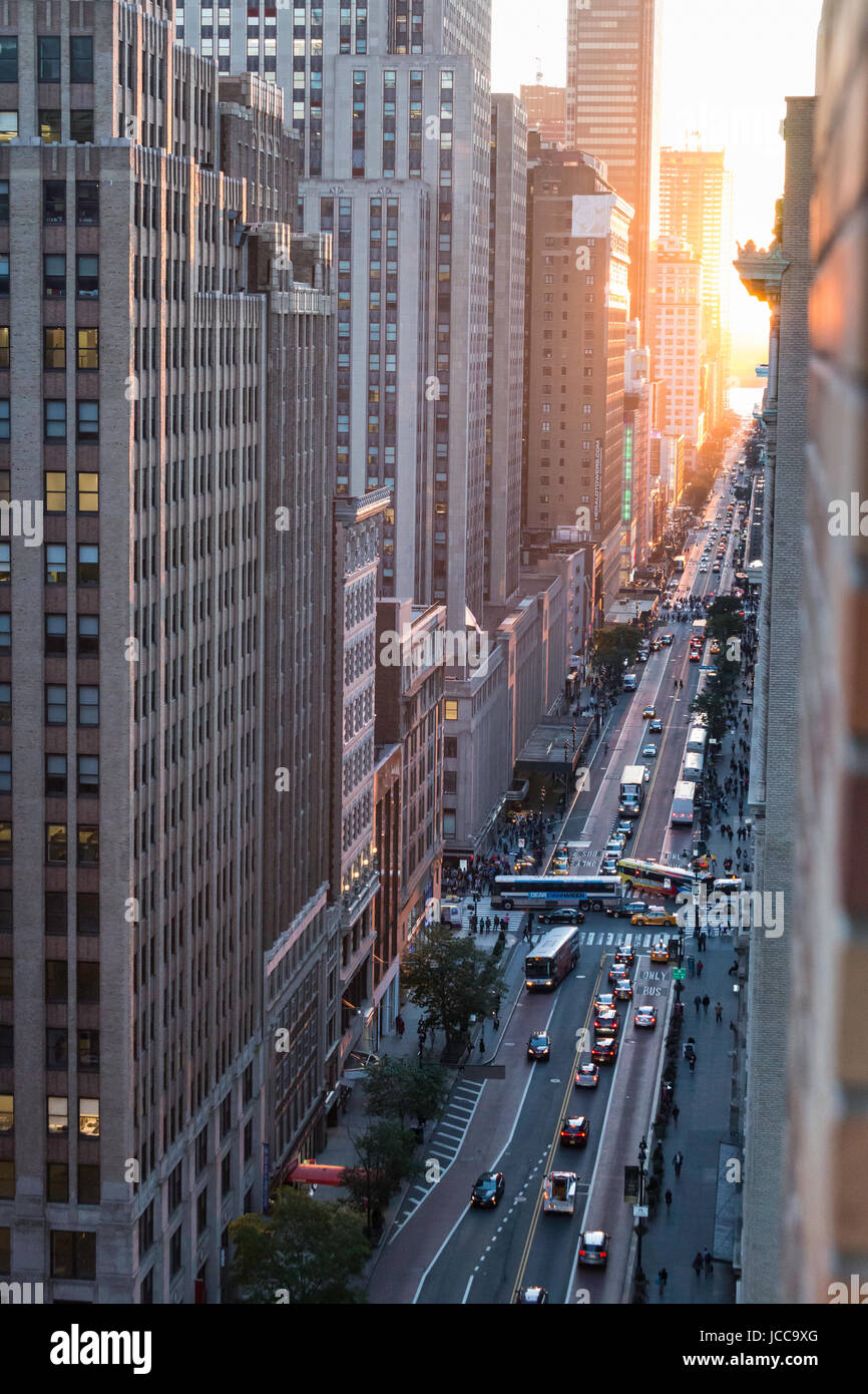 Golden street light hi-res stock photography and images - Alamy
