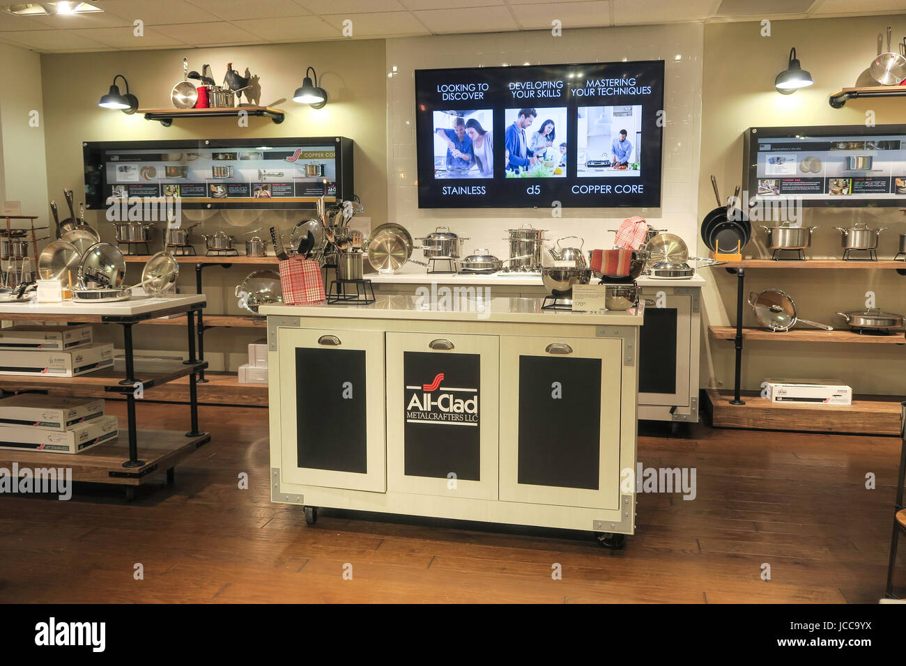 Housewares Floor in Bloomingdale's Department Store in New York City ...