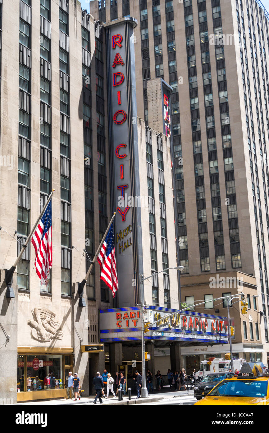 Radio city music hall at rockefeller center hi-res stock photography ...
