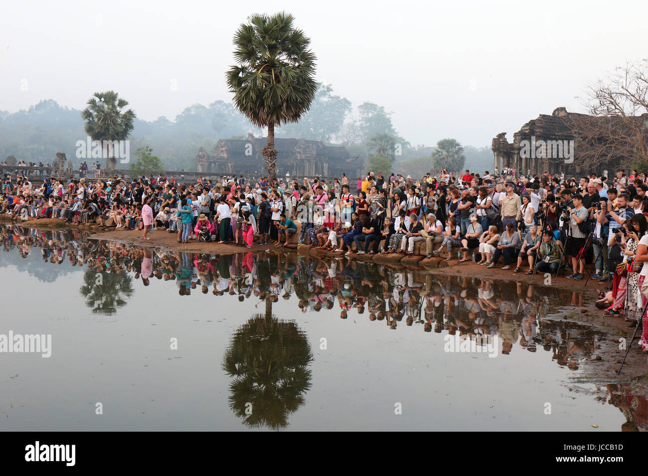 Angkor crowd hi-res stock photography and images - Alamy