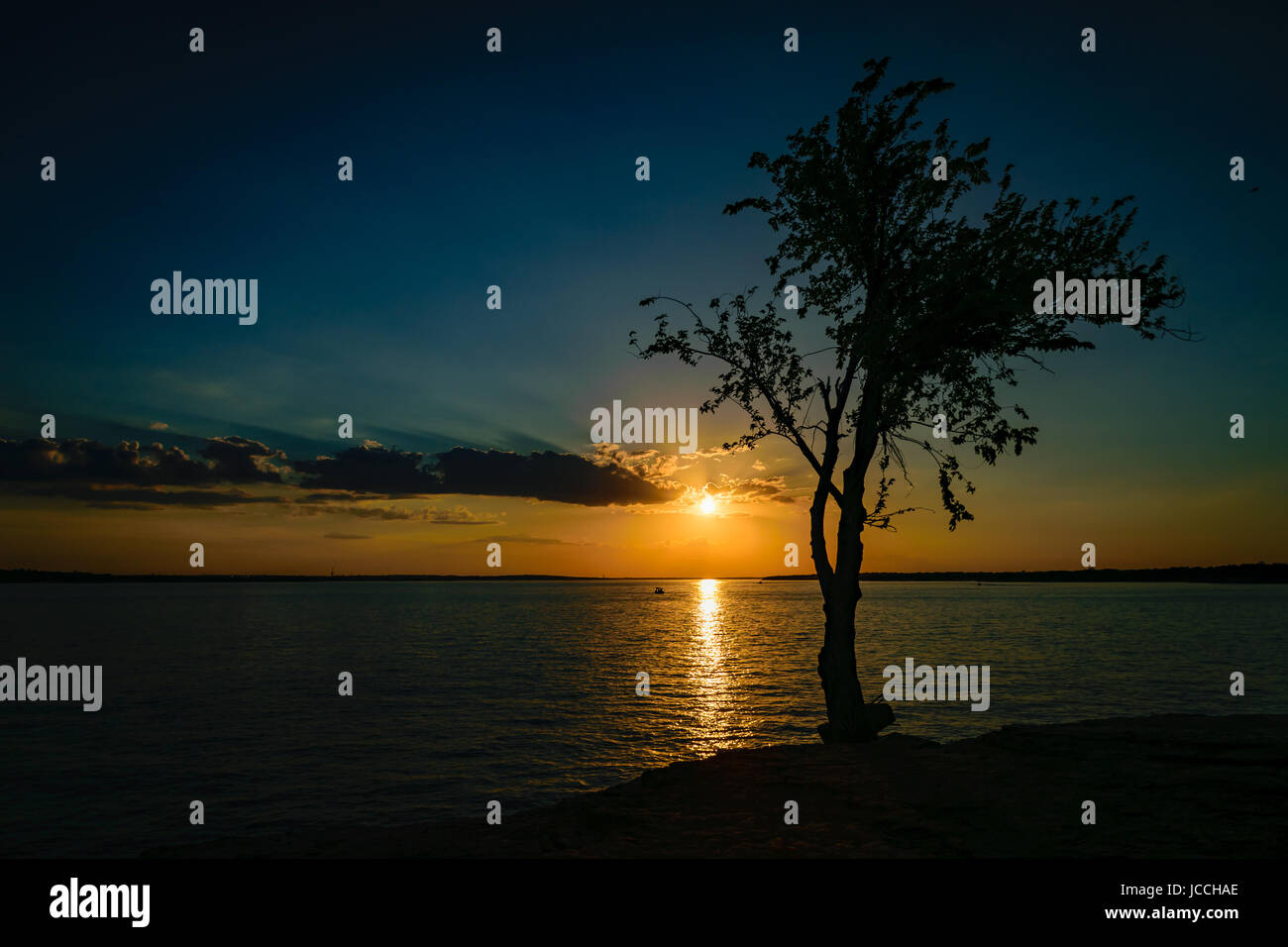 Split skies hi-res stock photography and images - Alamy