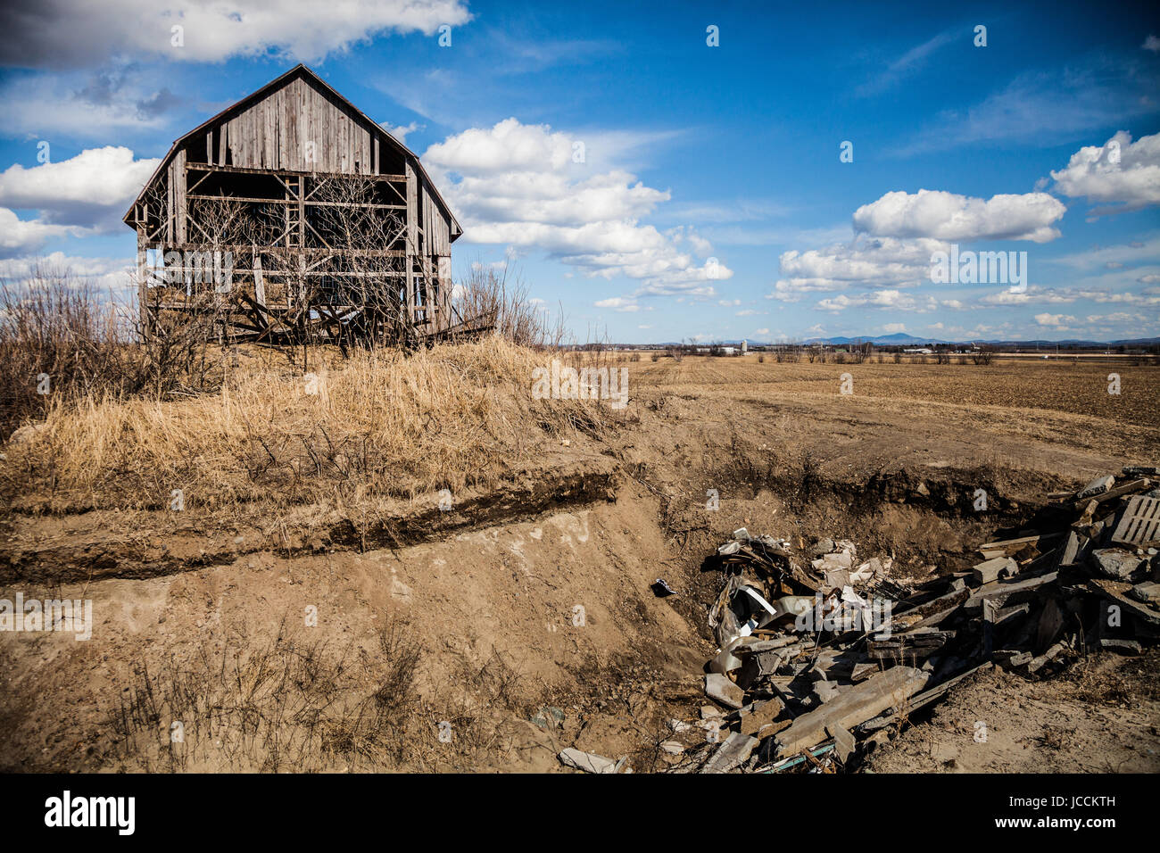 Old Abandoned Rusty Old barn in the Middle of nowhere ! Stock Photo - Alamy