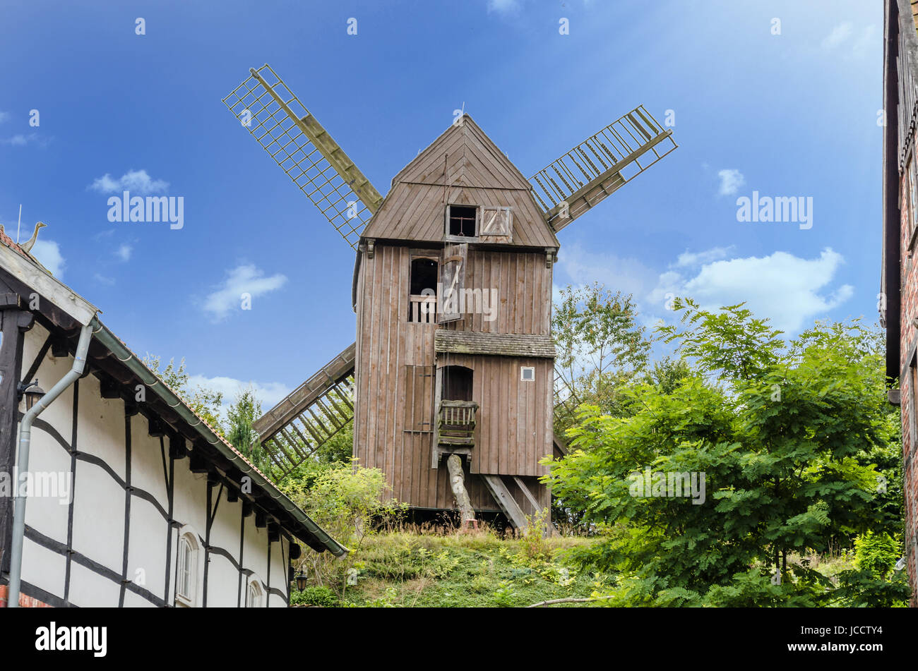 Traditionelle alte Windmühle Stock Photo - Alamy