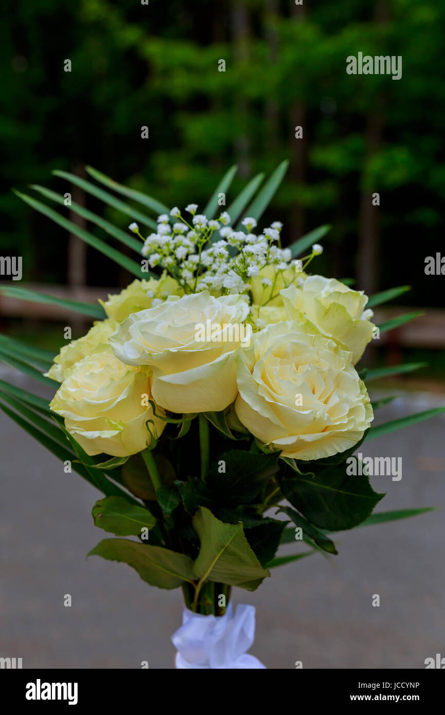 White roses wedding hi-res stock photography and images - Alamy