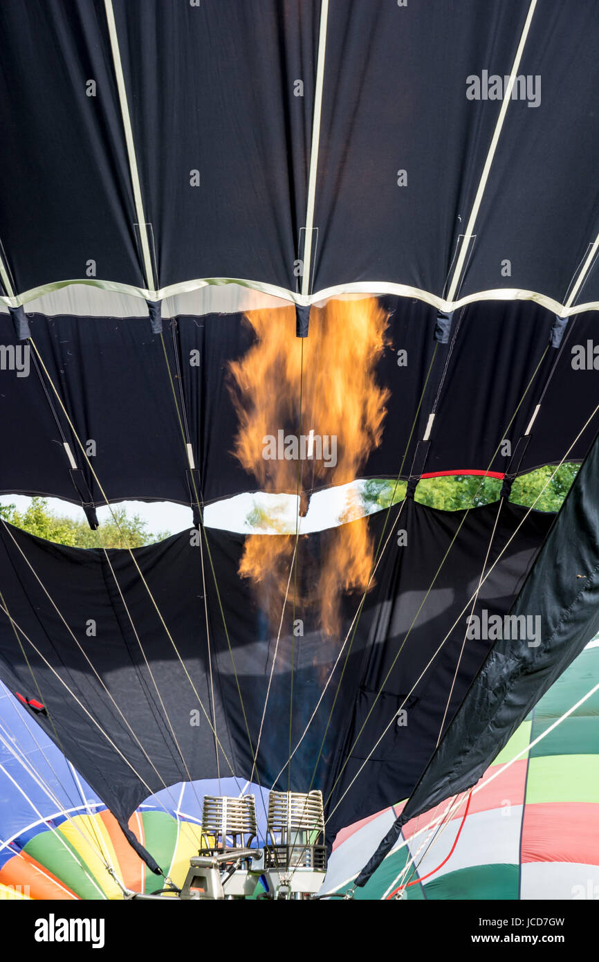 Filling up a hot air balloon with a gas burner Stock Photo - Alamy