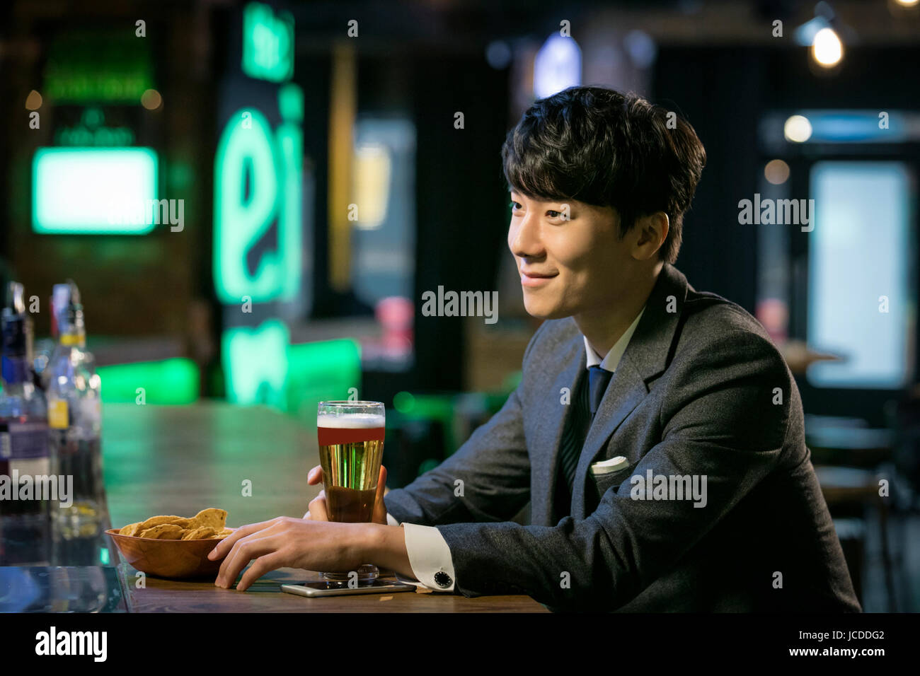 Side view single man hi-res stock photography and images - Alamy