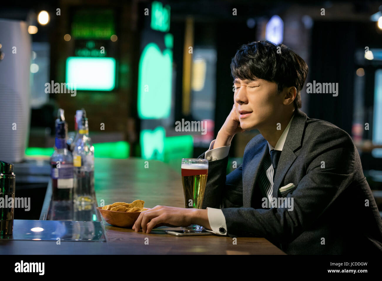 Chin up bar hi-res stock photography and images - Alamy