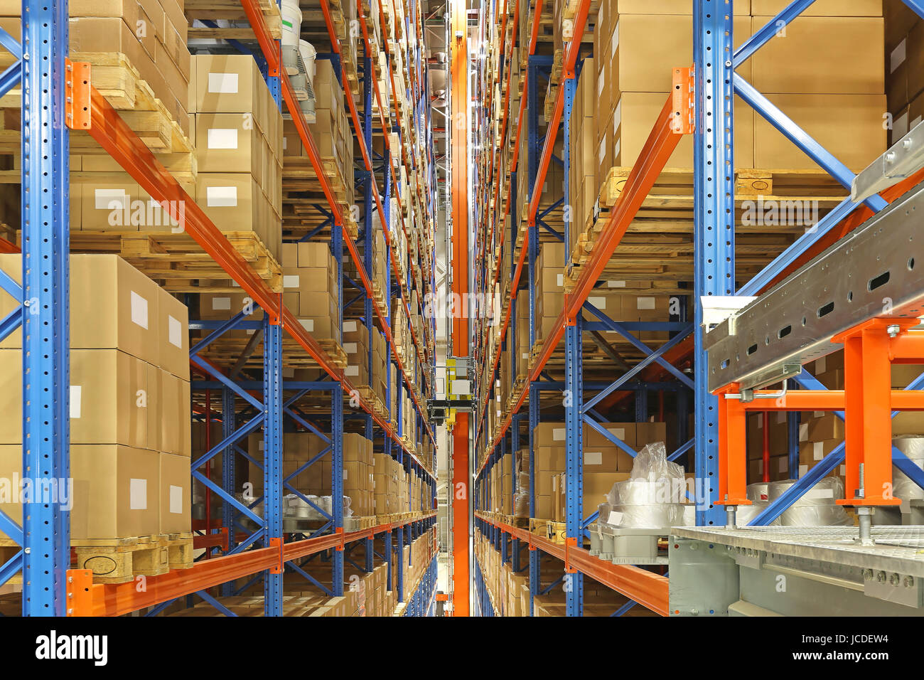 Automated storage and retrieval system in distrbution warehouse Stock ...