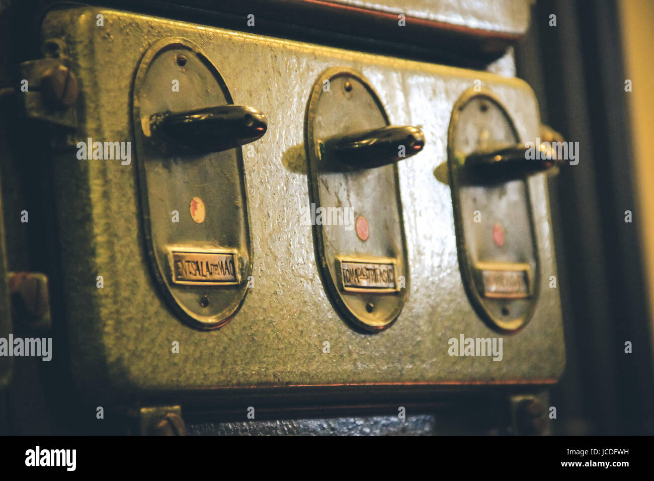 Vintage pressure machines hi-res stock photography and images - Alamy