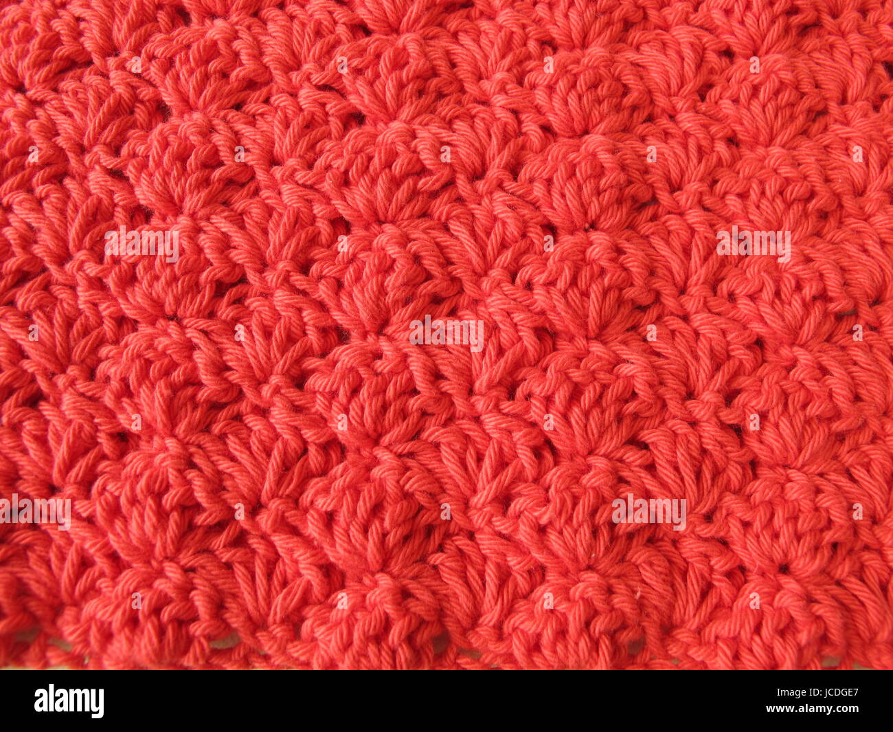 background of crochet mussel pattern in red Stock Photo - Alamy