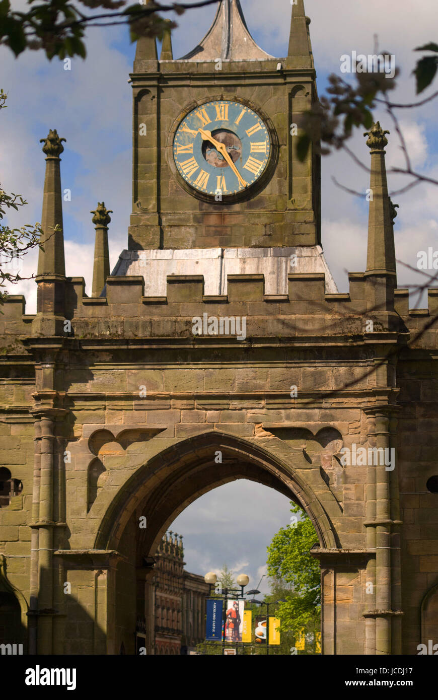 Entrance gate durham castle hi-res stock photography and images - Alamy