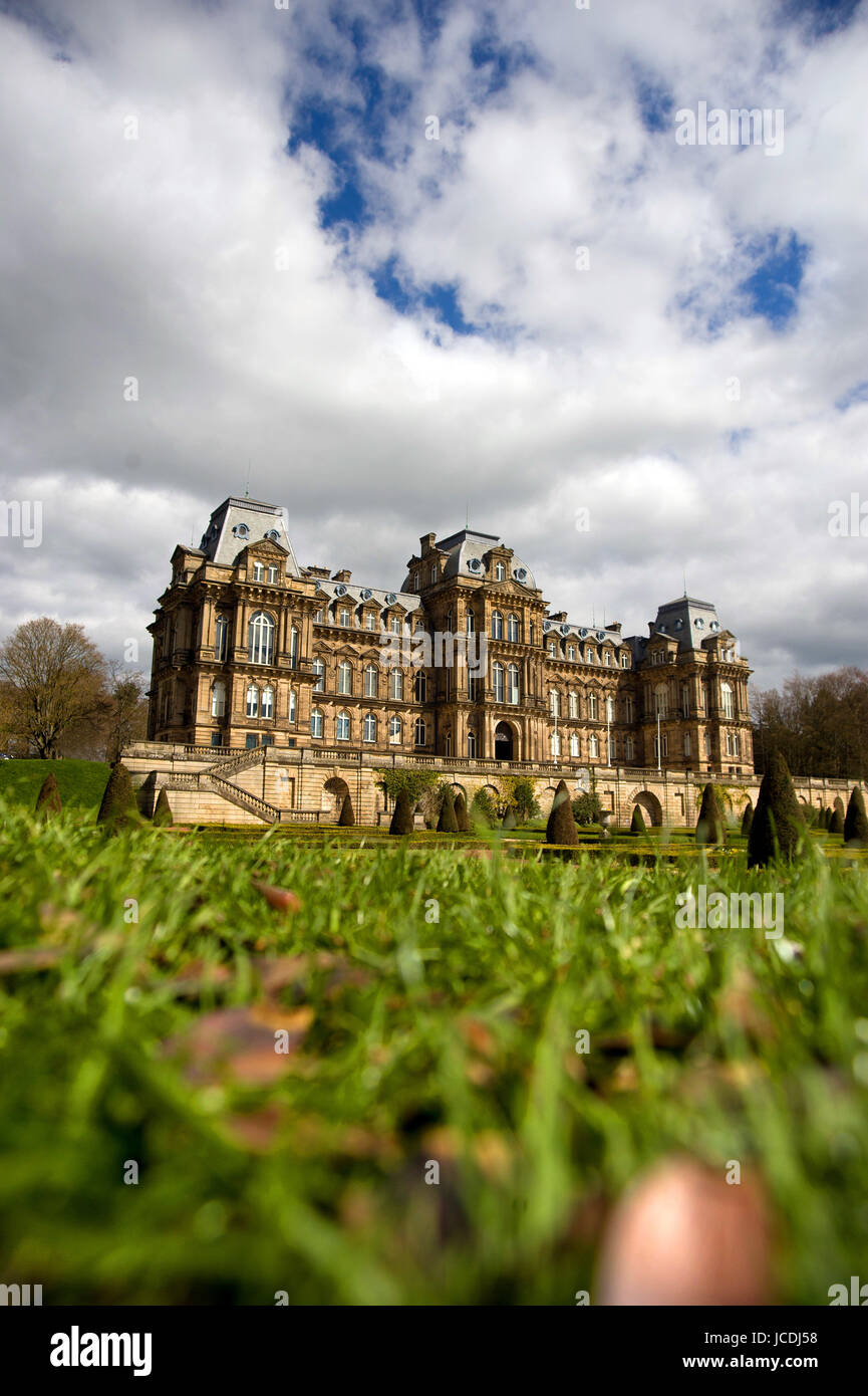 Old bowes building hi-res stock photography and images - Alamy