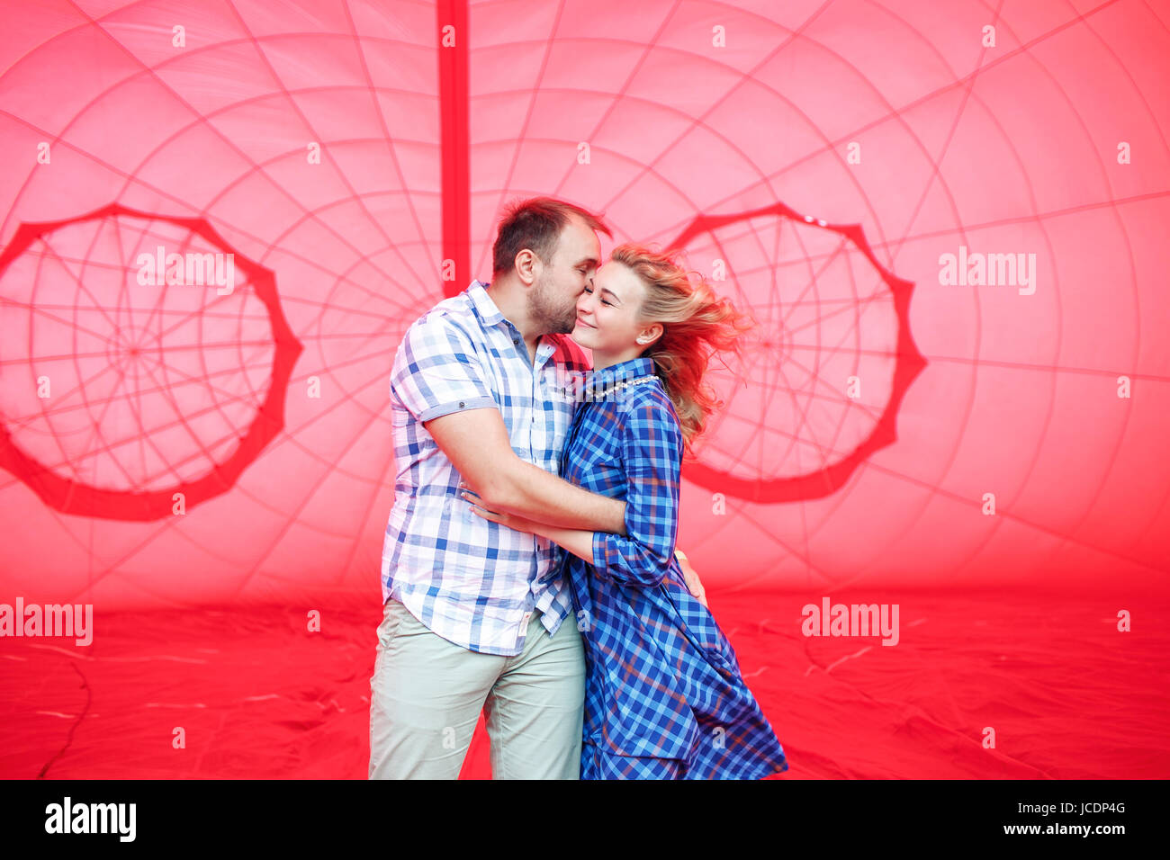 Beautiful romantic couple hugging inside a hot air balloon Stock Photo ...