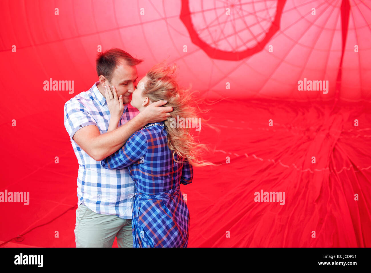 Beautiful romantic couple hugging inside a hot air balloon Stock Photo ...
