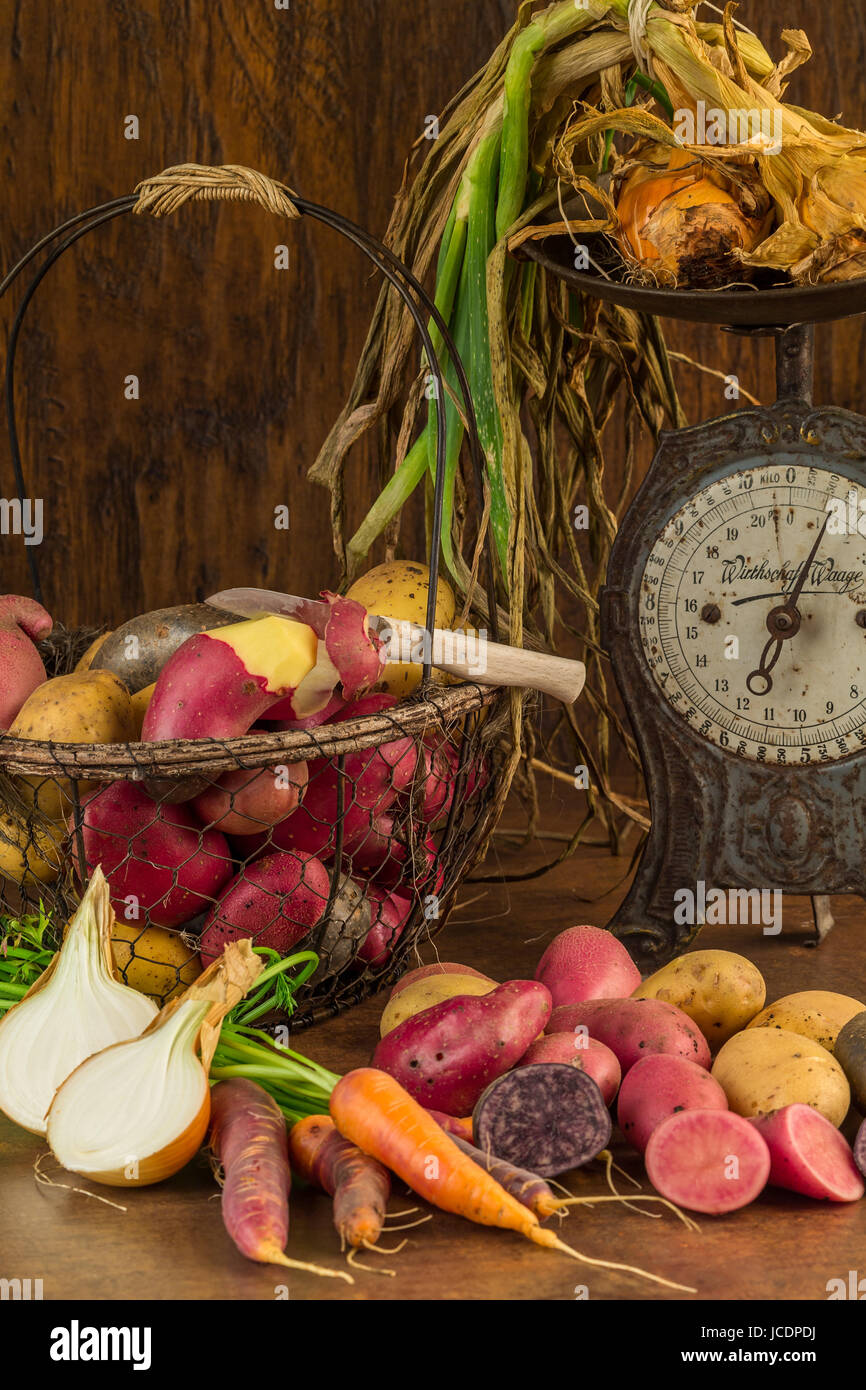 Kitchen scales with potatoes hi-res stock photography and images - Alamy