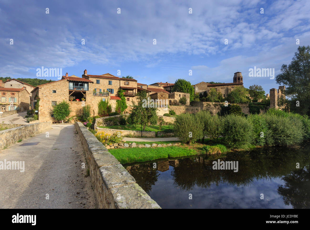 France, Haute-Loire (43), Lavaudieu, labellisé Les Plus Beaux Villages ...