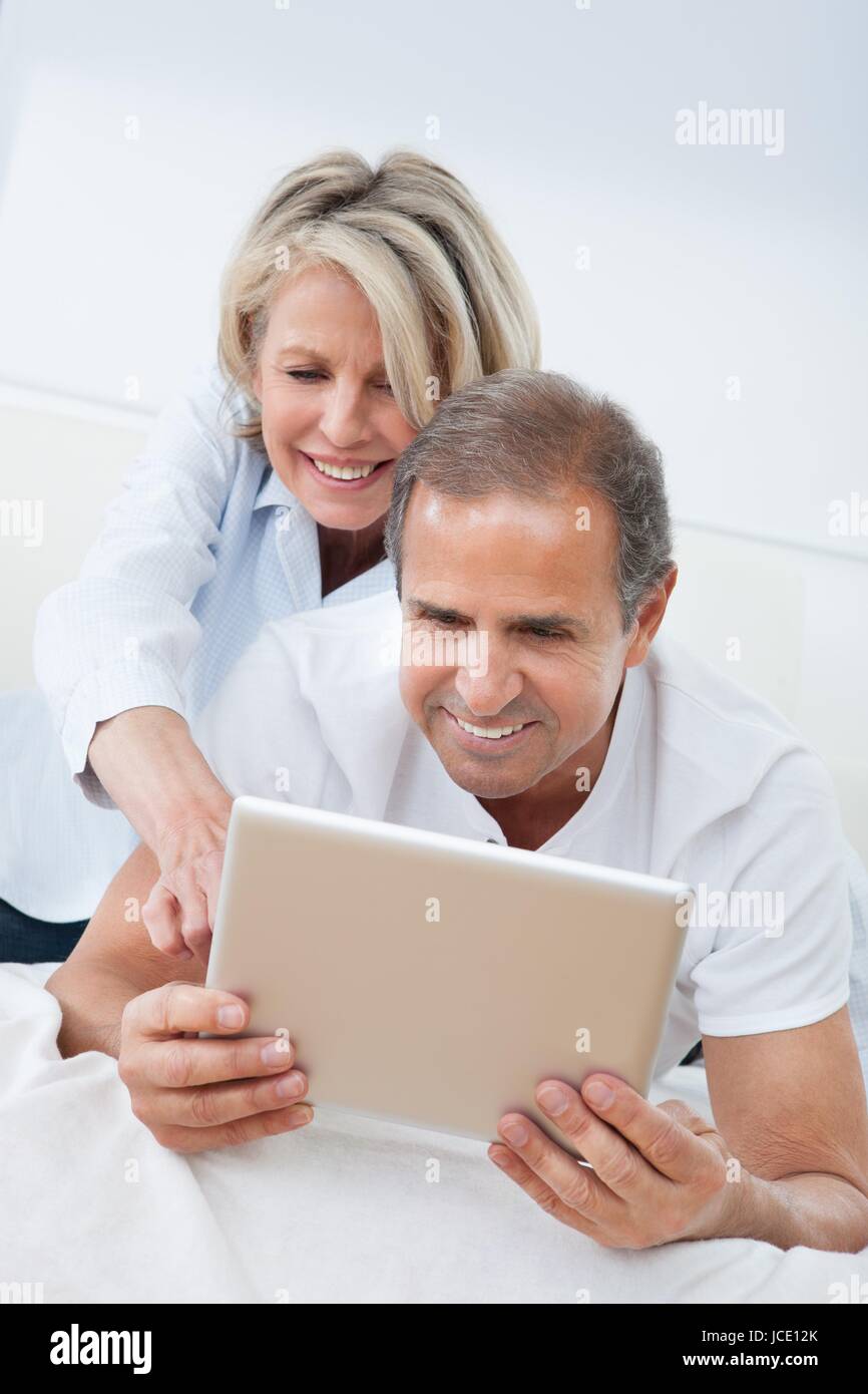 Digital divide old person hi-res stock photography and images - Alamy