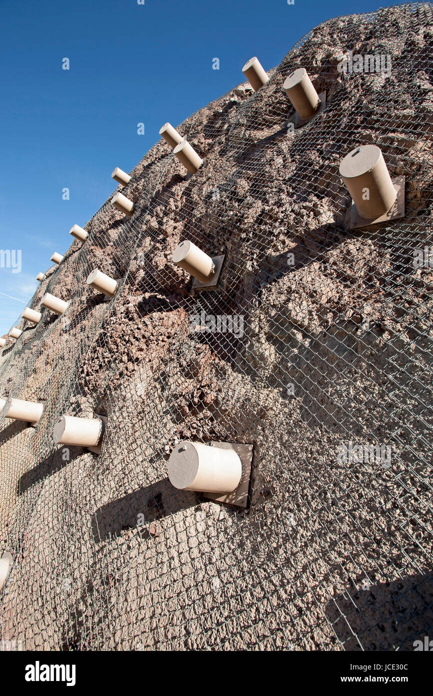 Rockfall mesh anchor hi-res stock photography and images - Alamy