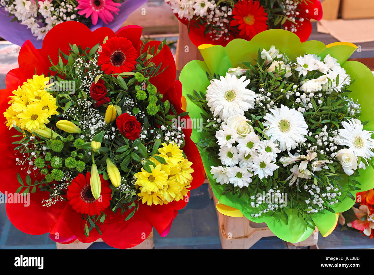 Flower bouquets in red and green wrapping papper Stock Photo - Alamy