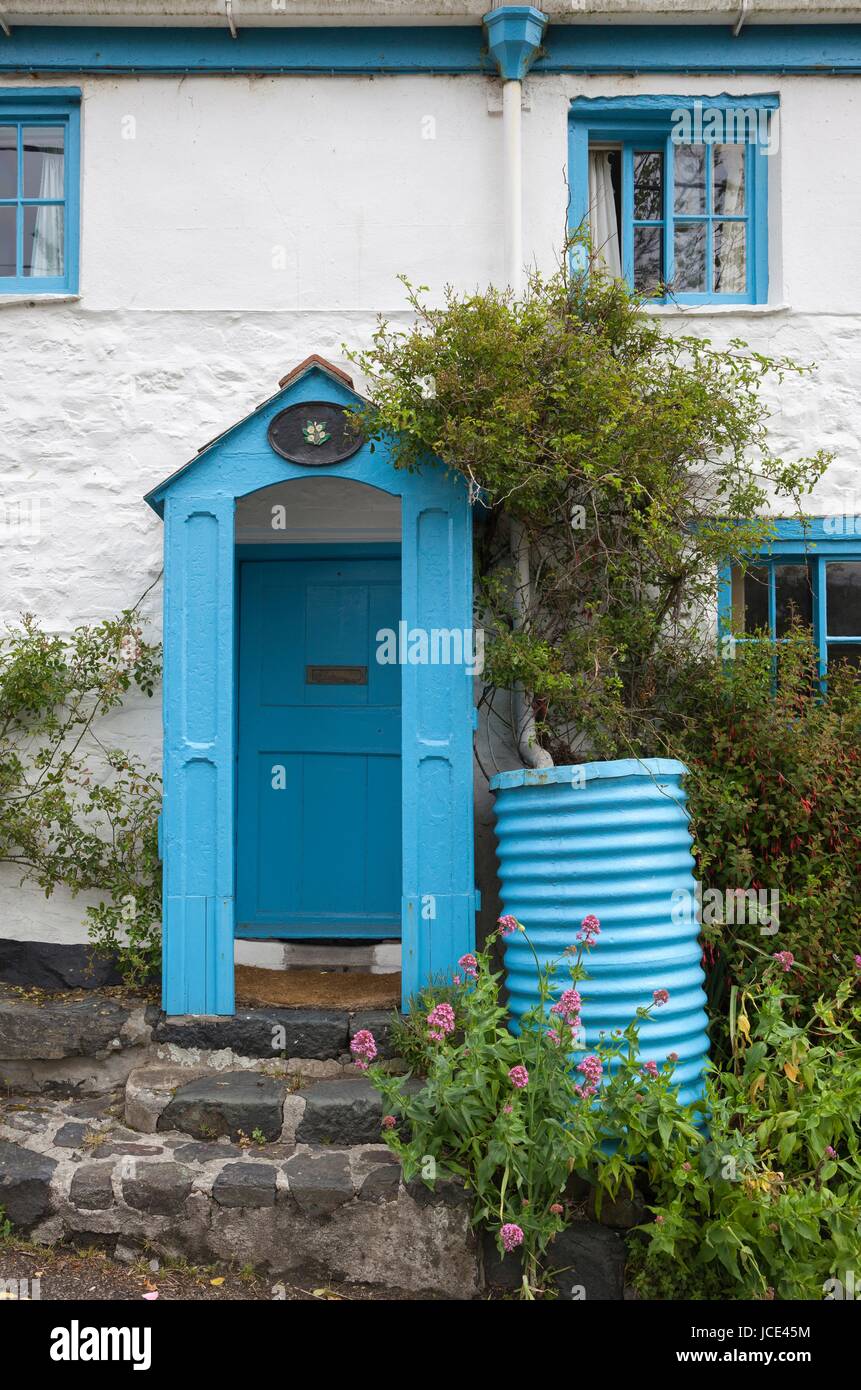 Traditional white washed cottage hi-res stock photography and images ...