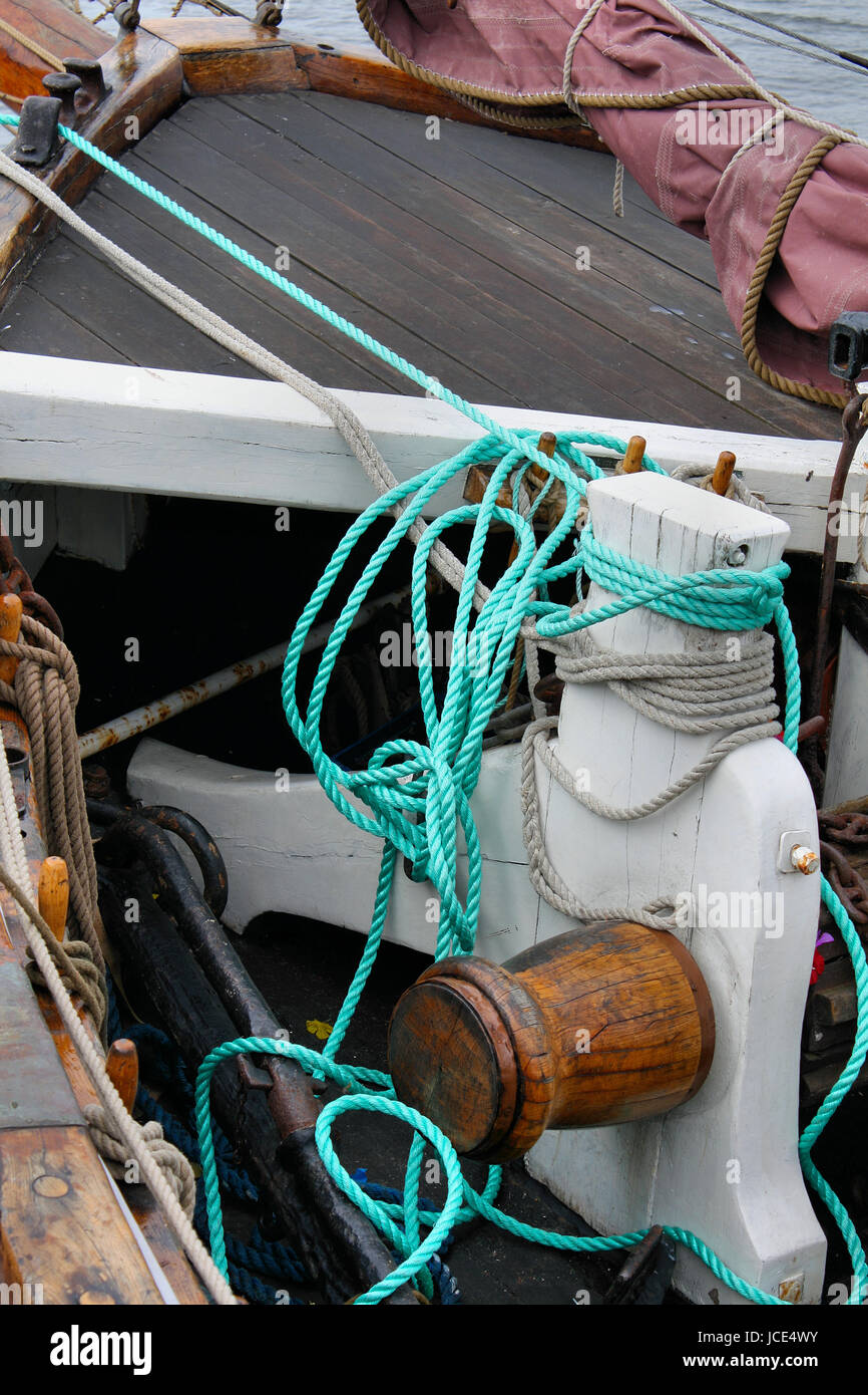 Dew cordage hi-res stock photography and images - Alamy