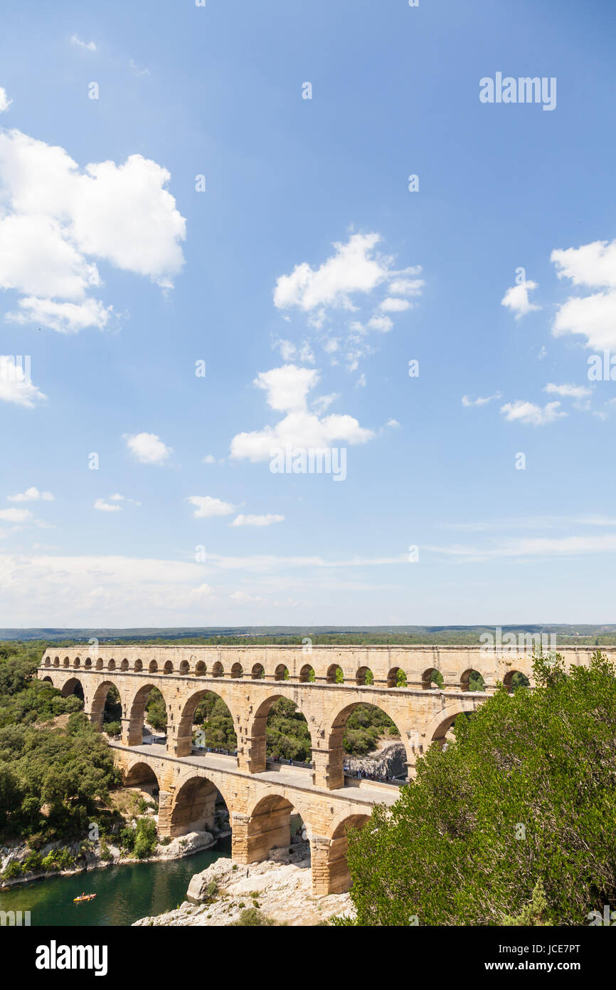 The Roman architects and hydraulic engineers who designed this bridge ...