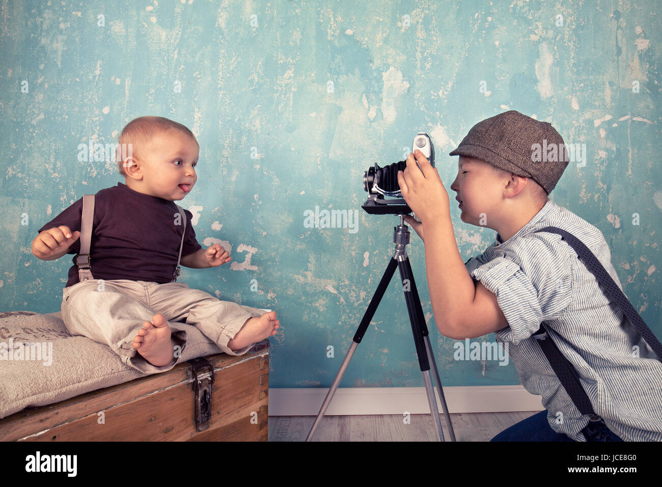 Old fashioned family photo hi-res stock photography and images - Alamy