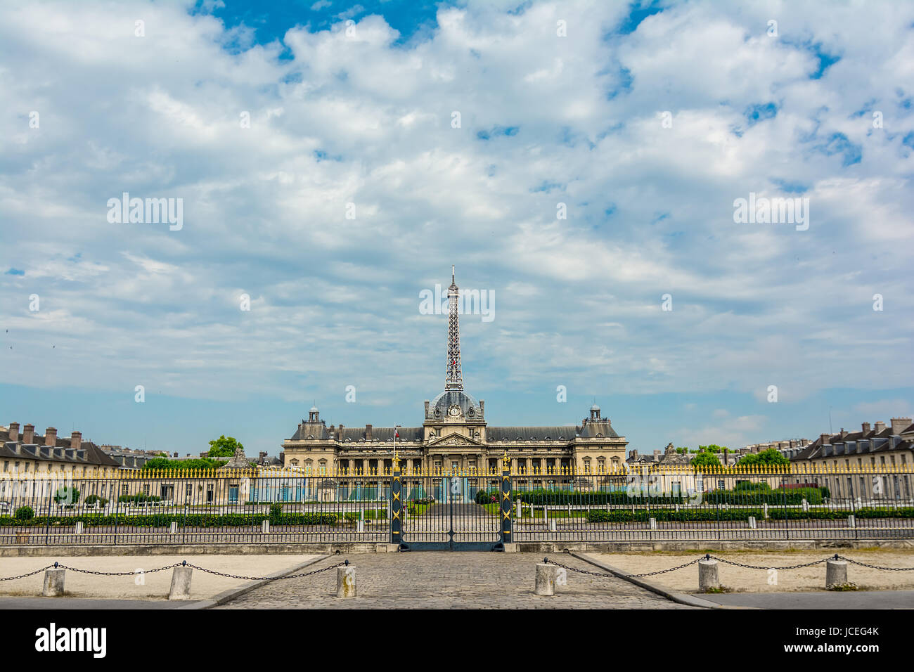 The Military School backyard view, with the Eiffel tower. (Paris ...