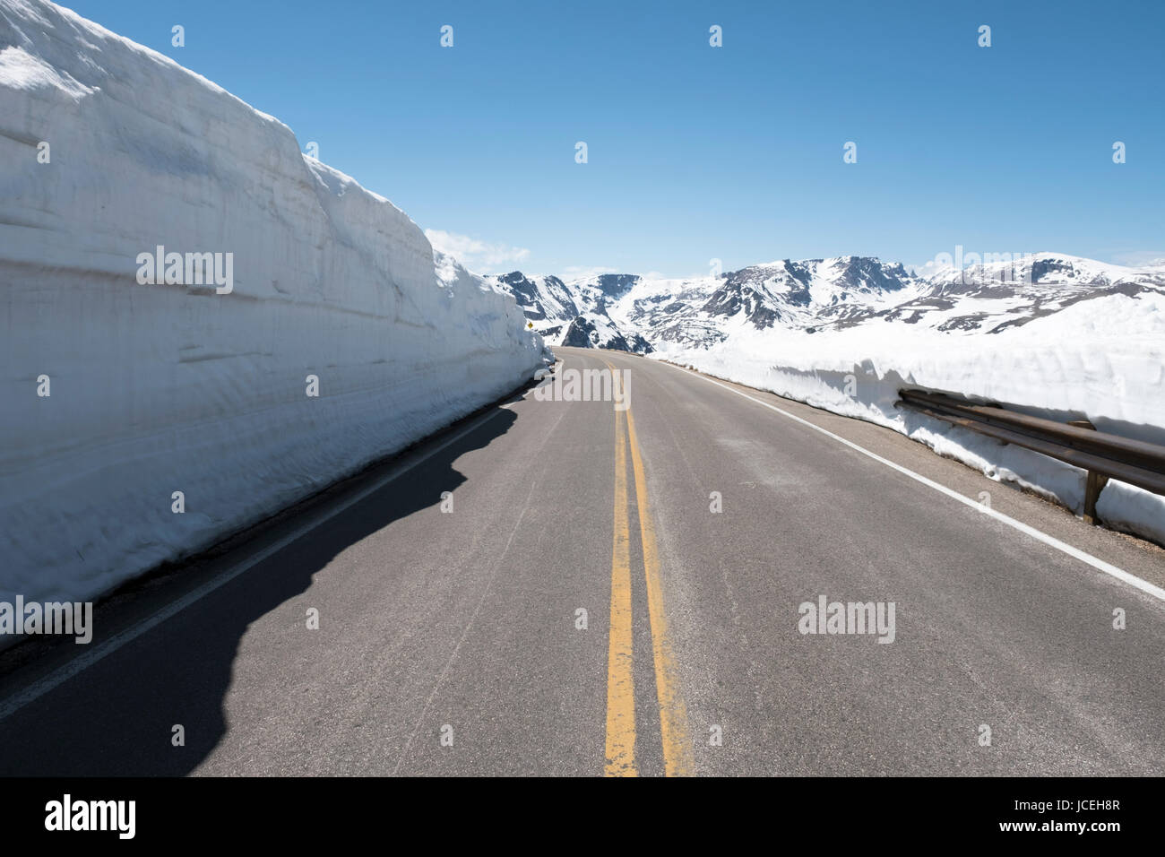 The Beartooth Highway (Beartooth Pass) The all American scenic highway ...