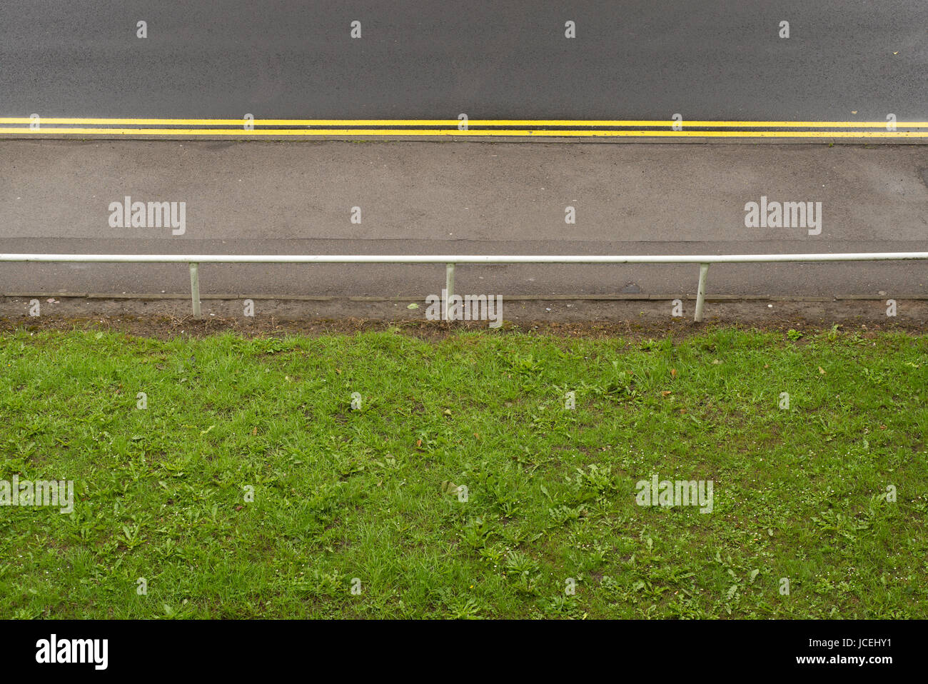 Double yellow lines for parking restriction on urban road with pavement ...