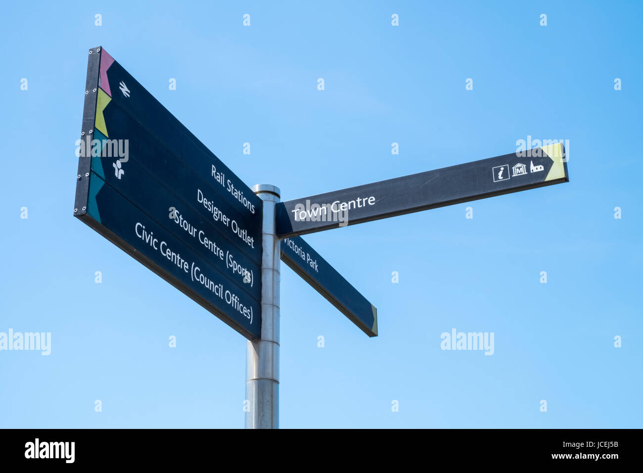 Fingerpost sign signage for Ashford town centre and designer outlet ...