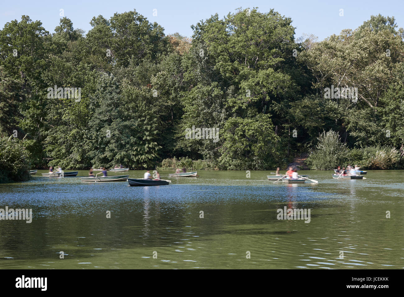 Central park pond hi-res stock photography and images - Alamy