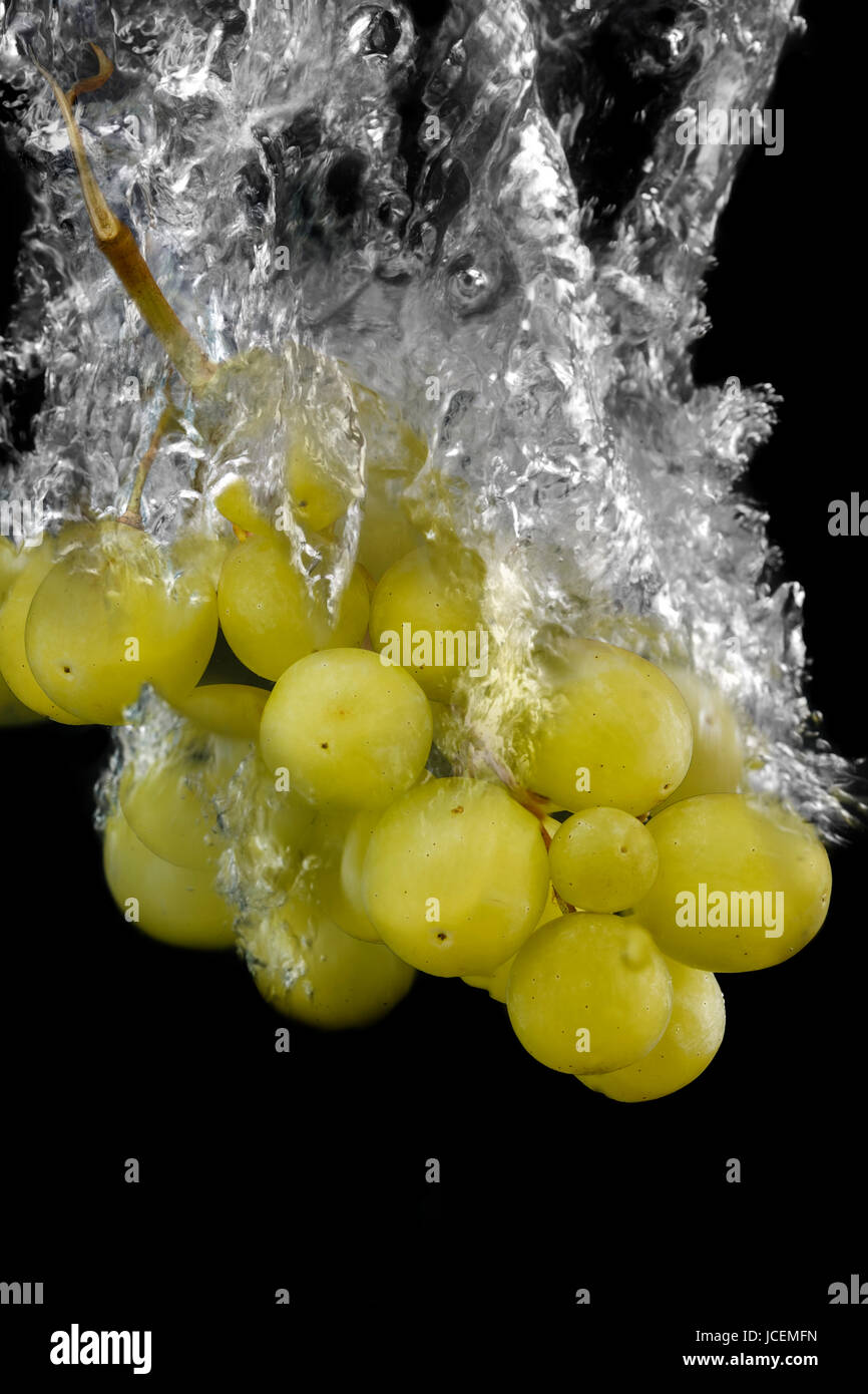 Green grape in water splash hi-res stock photography and images - Alamy