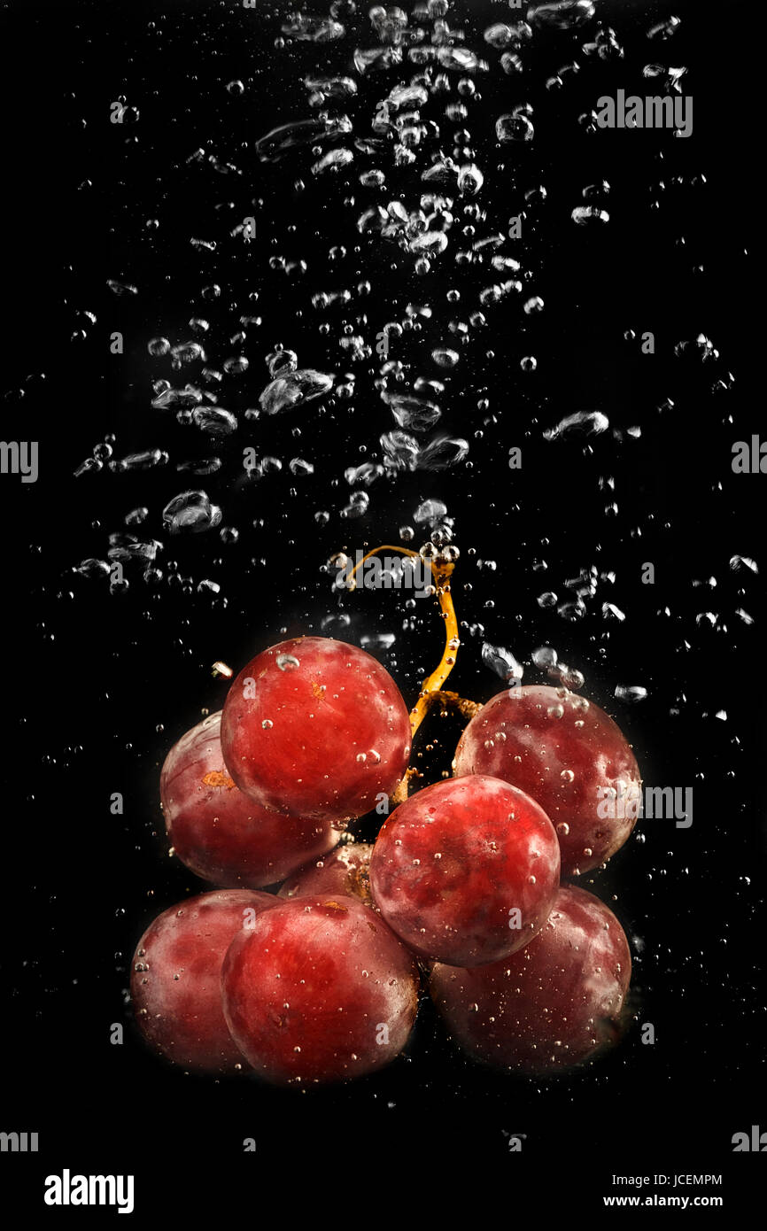 Red grapes in the water,water splash Stock Photo - Alamy